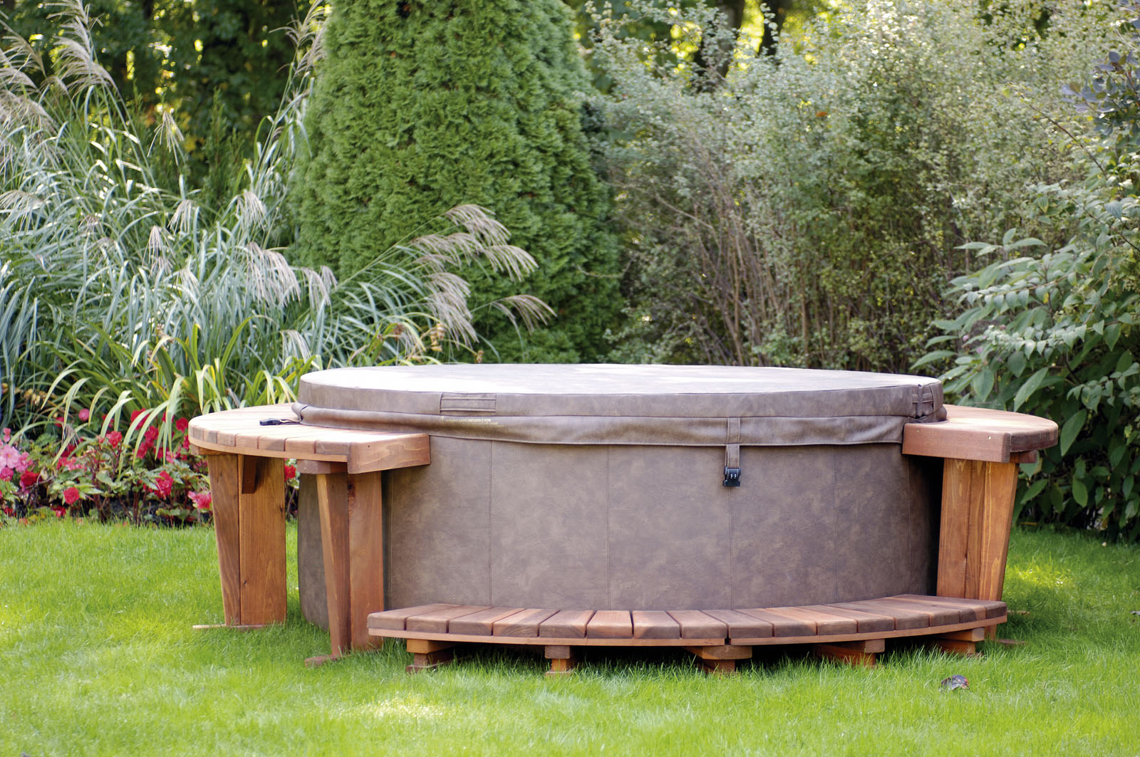 Emptying & Refilling Your Softub – Softub Canada